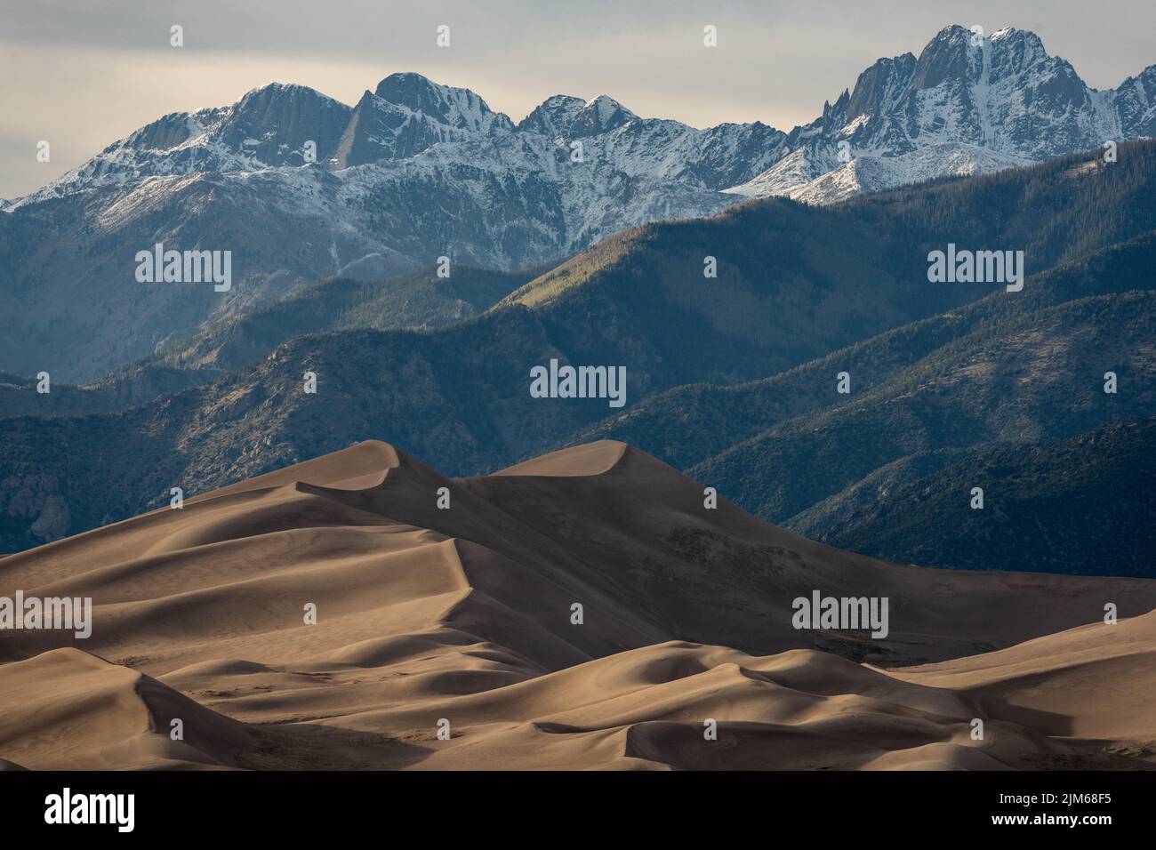 Vast sweeping sand dunes hi-res stock photography and images - Alamy