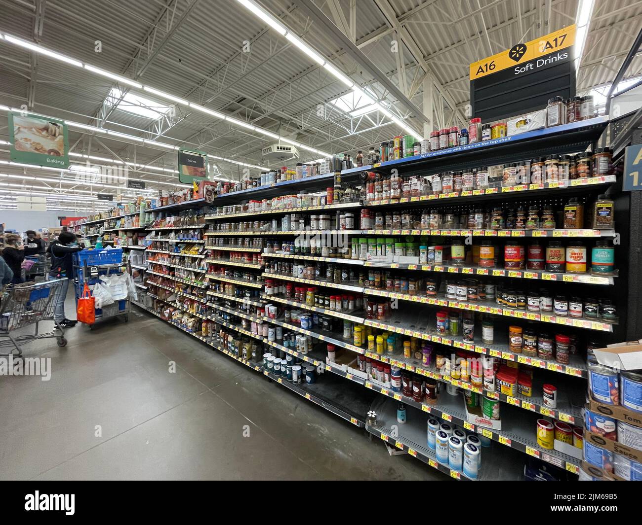 Walmart store interior christmas hi-res stock photography and images ...