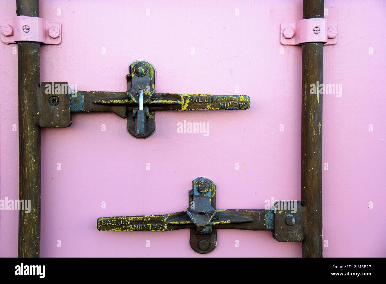 this is used to close the containersthe container is painted pink and ...