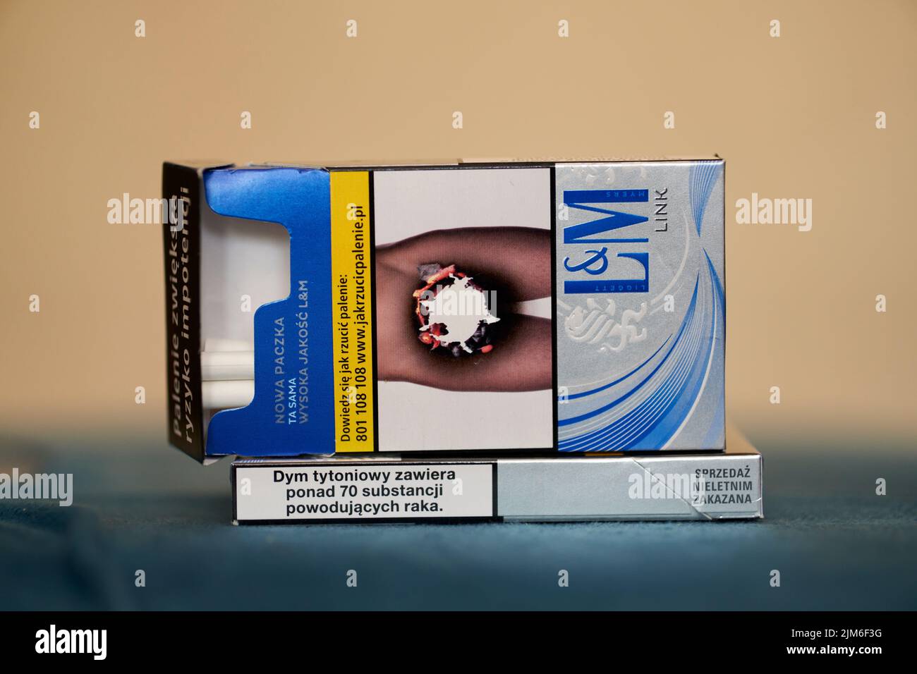 Cigarettes warning hi-res stock photography and images - Alamy