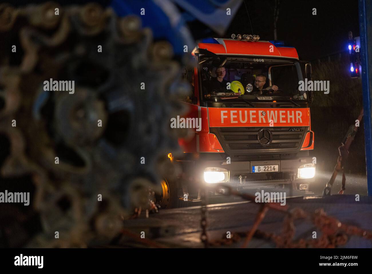 Berlin, Germany. 05th Aug, 2022. During the night, firefighting tanks ...