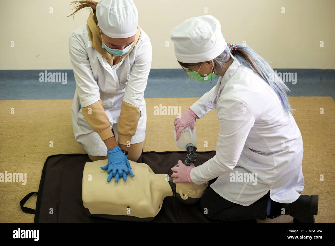 Medical students are seen learning how to perform temporary mechanical ...