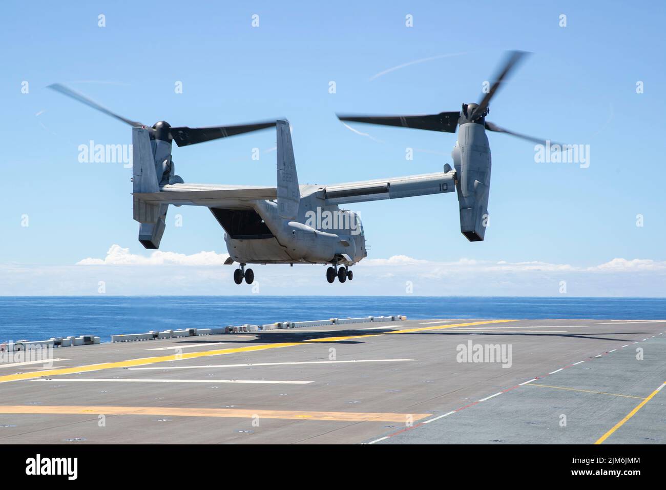 220803-N-VJ326-3359 PACIFIC OCEAN (Aug. 3, 2022) – An MV-22 Osprey ...