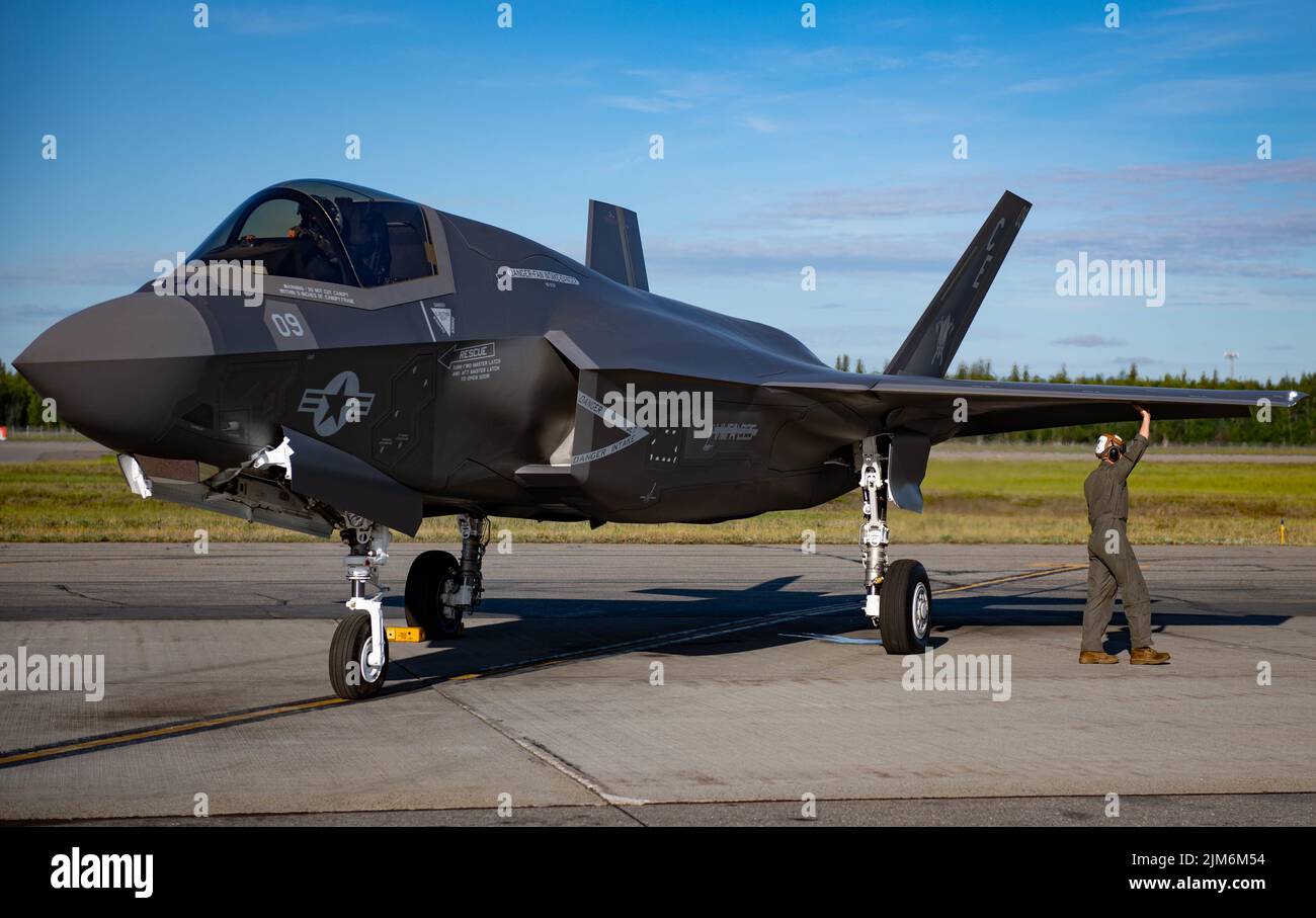 U.S. Marine Corps Lance Cpl. Gunner Gatewood, Marine Fighter Attack ...