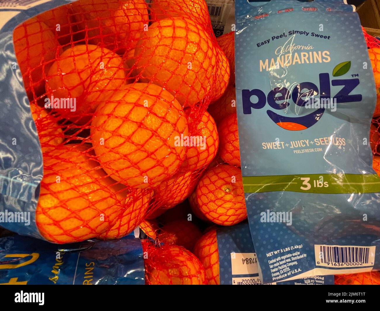 Grovetown, Ga USA - 12 21 21: Retail grocery store Peelz 3lb mandarins ...