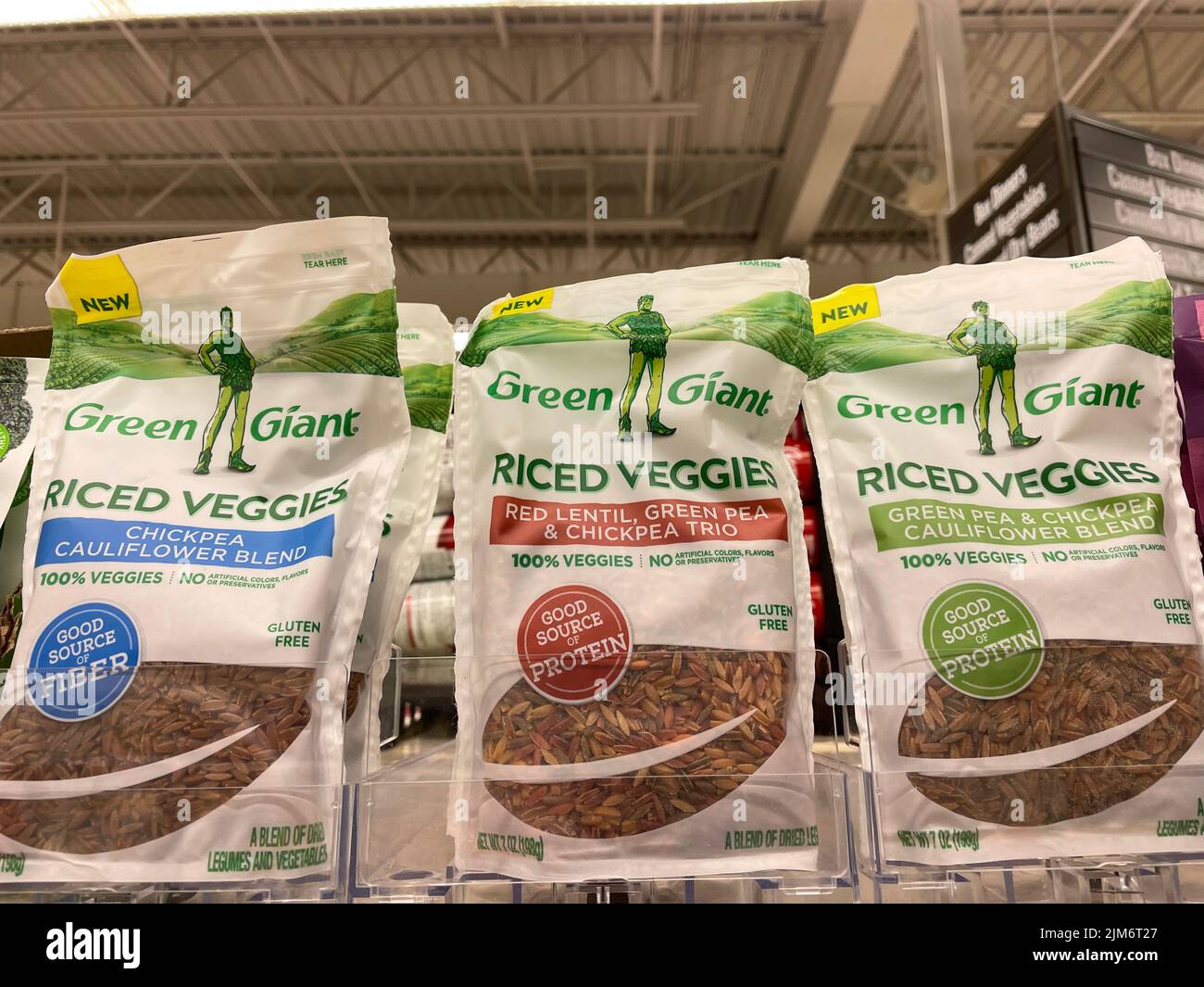 Grovetown, Ga USA - 12 21 21: Retail grocery store Green Giant rice ...