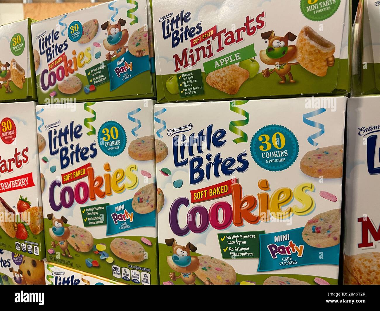 Grocery store is close hi-res stock photography and images - Alamy