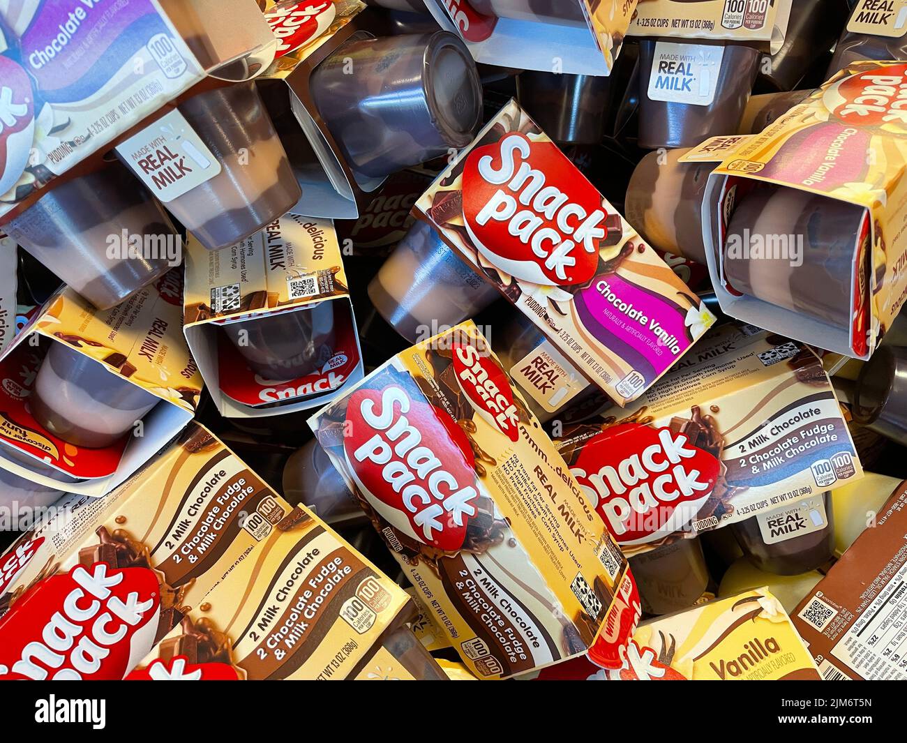 Snack pack chocolate pudding hi-res stock photography and images - Alamy