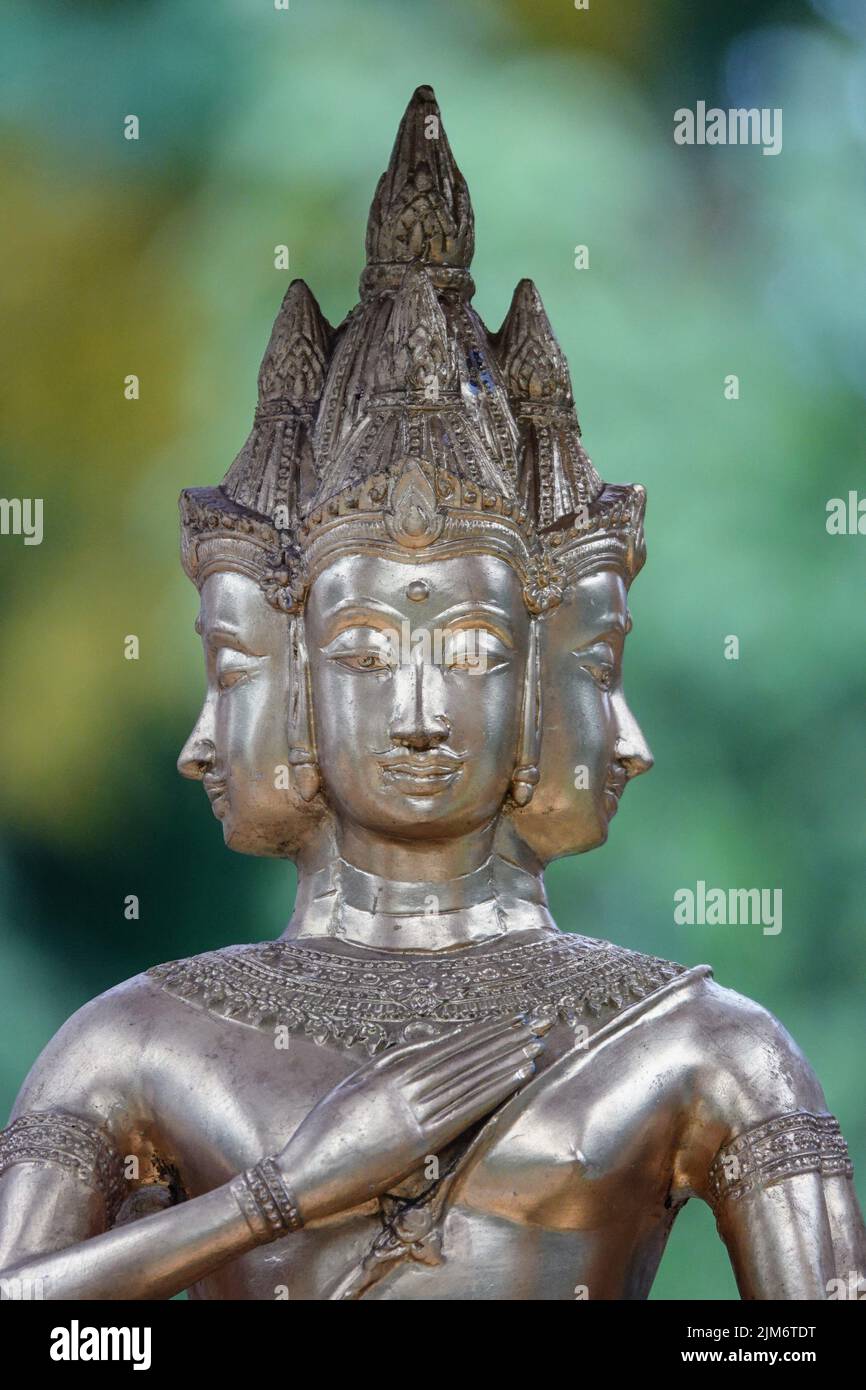 Silver statue hi-res stock photography and images - Alamy