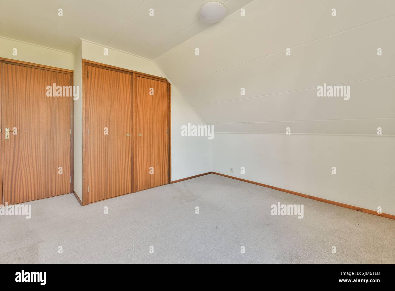 A cozy and spacious empty room in a luxury house Stock Photo - Alamy