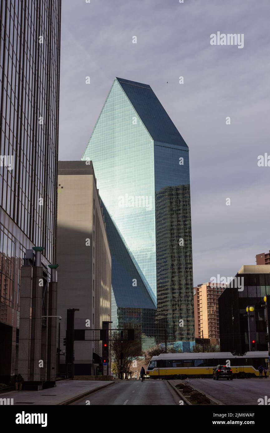 The skyline building and street in Downtown Dallas Stock Photo - Alamy