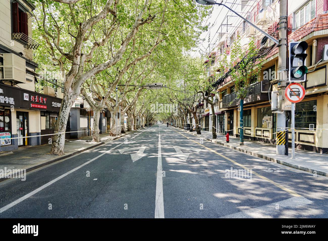 Urban background empty street wall hi-res stock photography and images ...