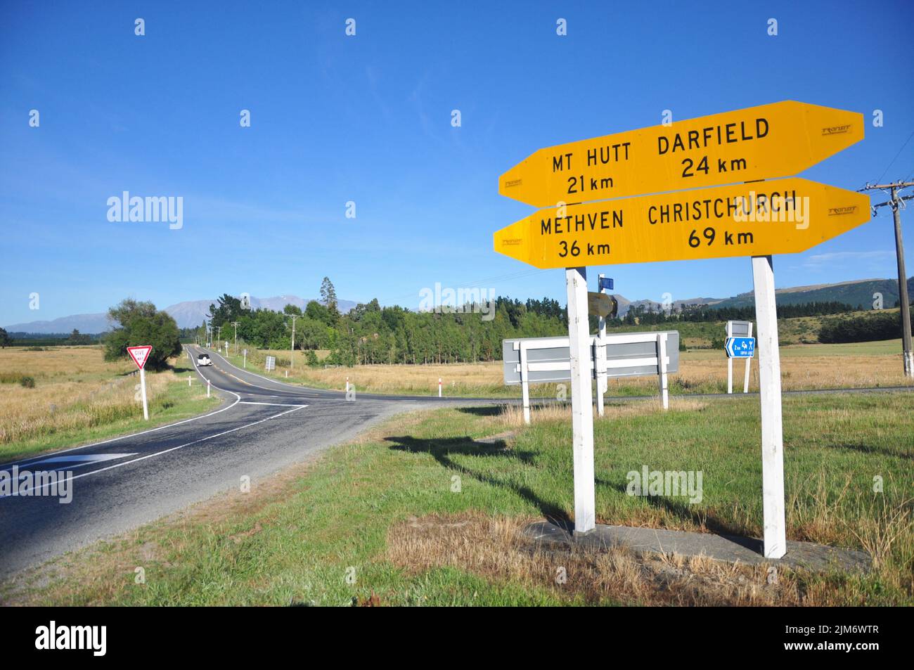 Yellow town sign hi-res stock photography and images - Alamy
