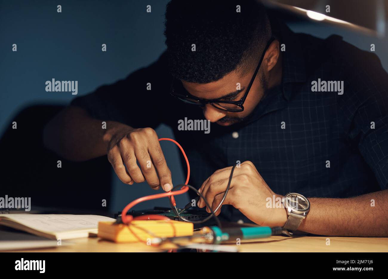 Electrical analysis hi-res stock photography and images - Alamy