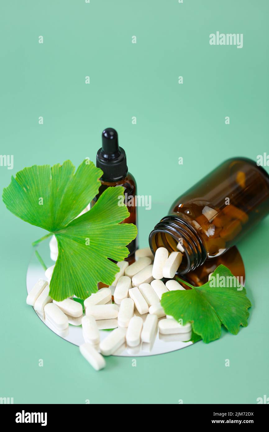 Leaf medical hi-res stock photography and images - Alamy