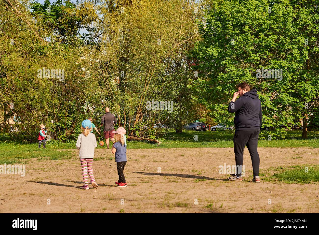 Kids playing outside spring hi-res stock photography and images - Alamy