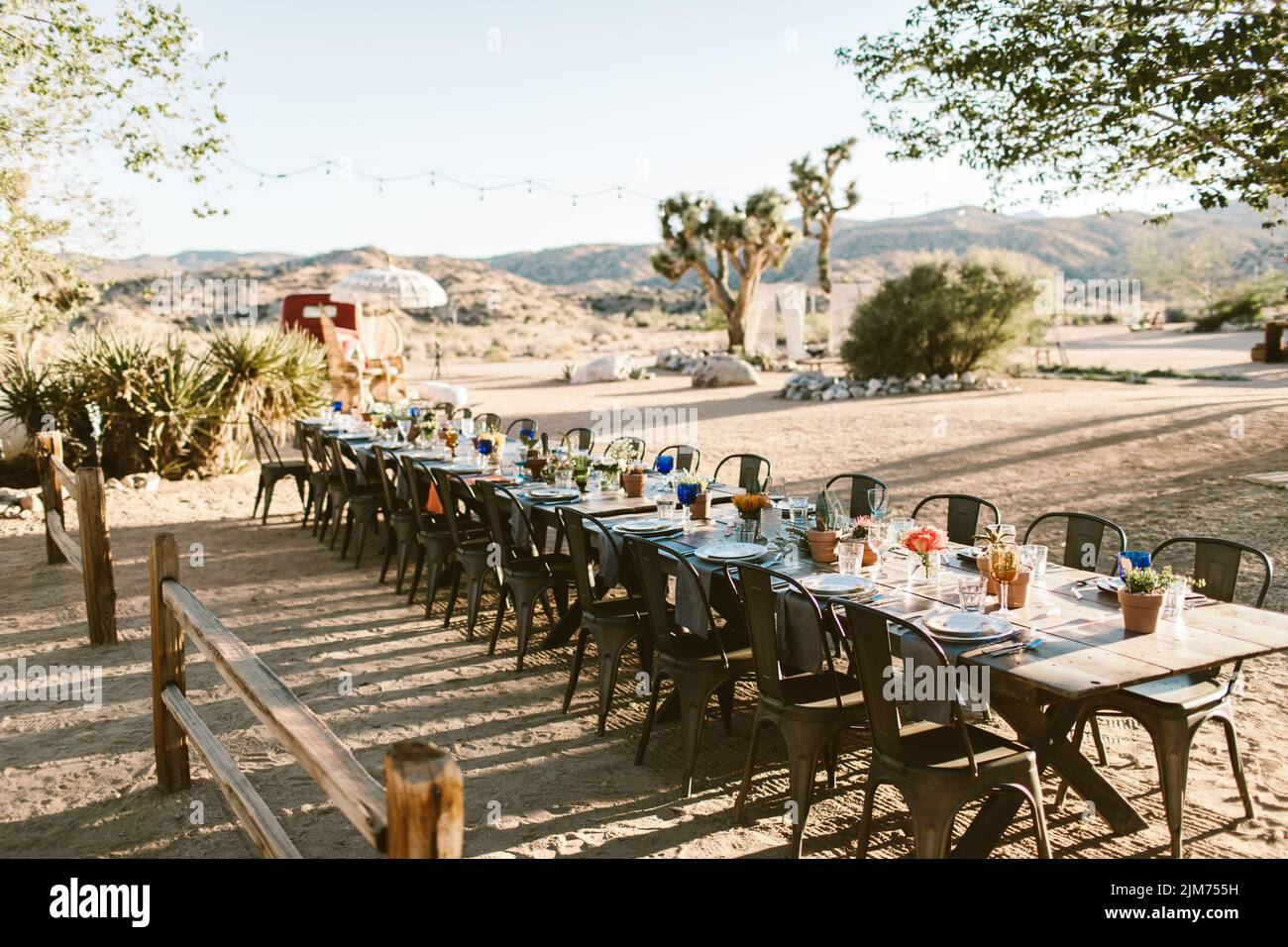 A modern outdoor event table setting in the desert Stock Photo - Alamy