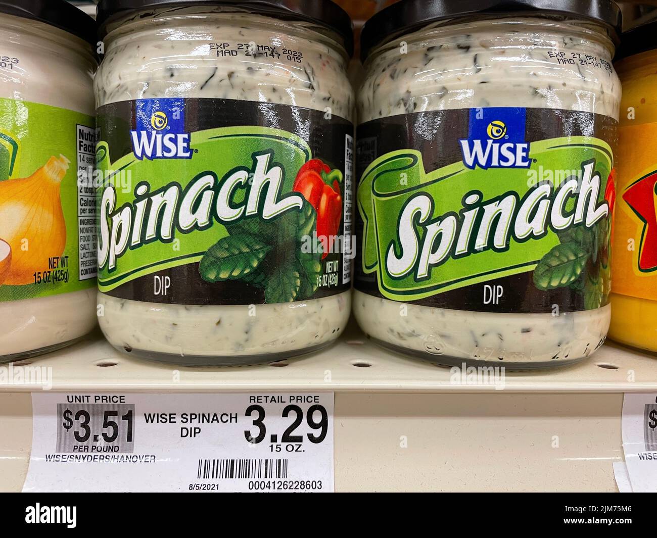 Grovetown, Ga USA - 05 03 22: Retail store chip dip Wise Spinach Stock ...
