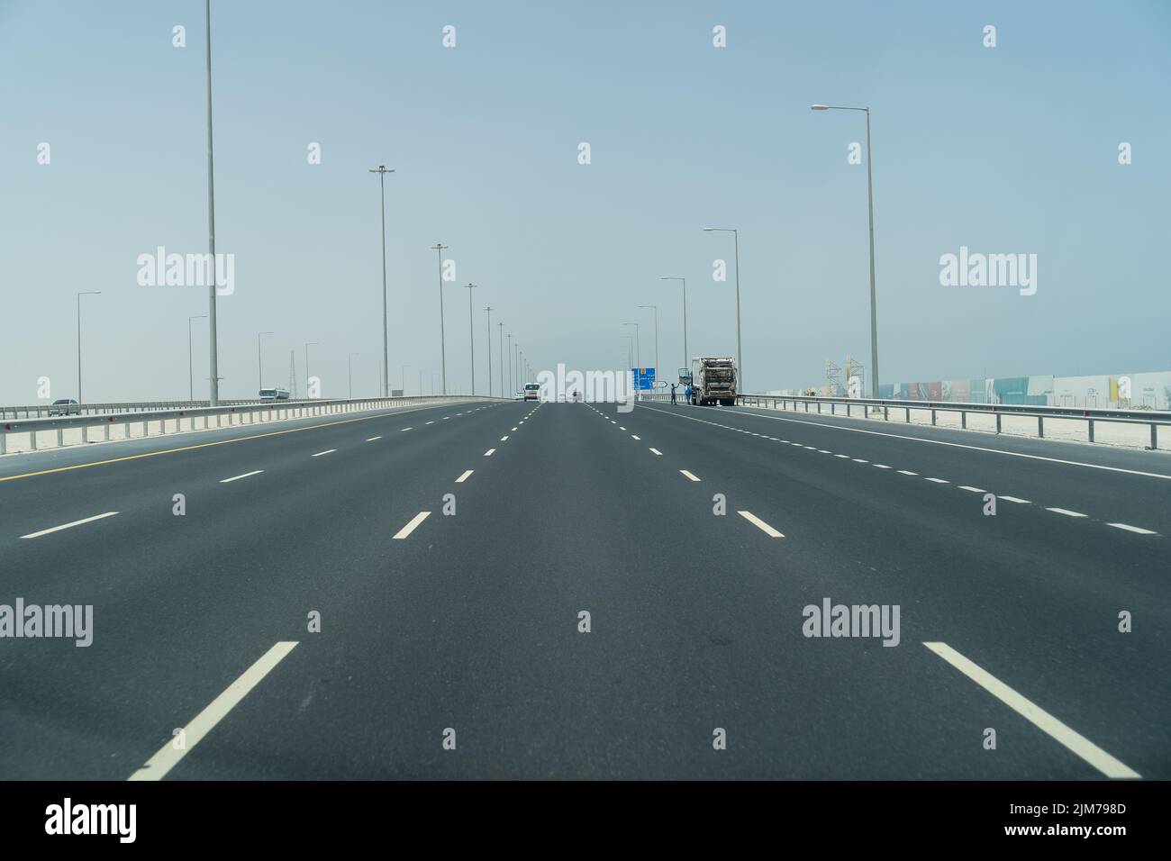 Doha expressway hi-res stock photography and images - Alamy