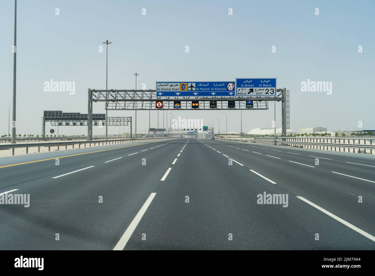 Doha expressway hi-res stock photography and images - Alamy