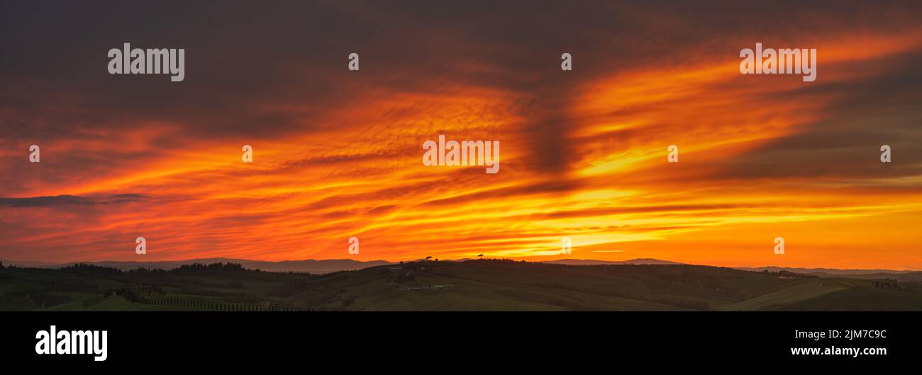 Tuscany italy sunset panorama hi-res stock photography and images - Alamy