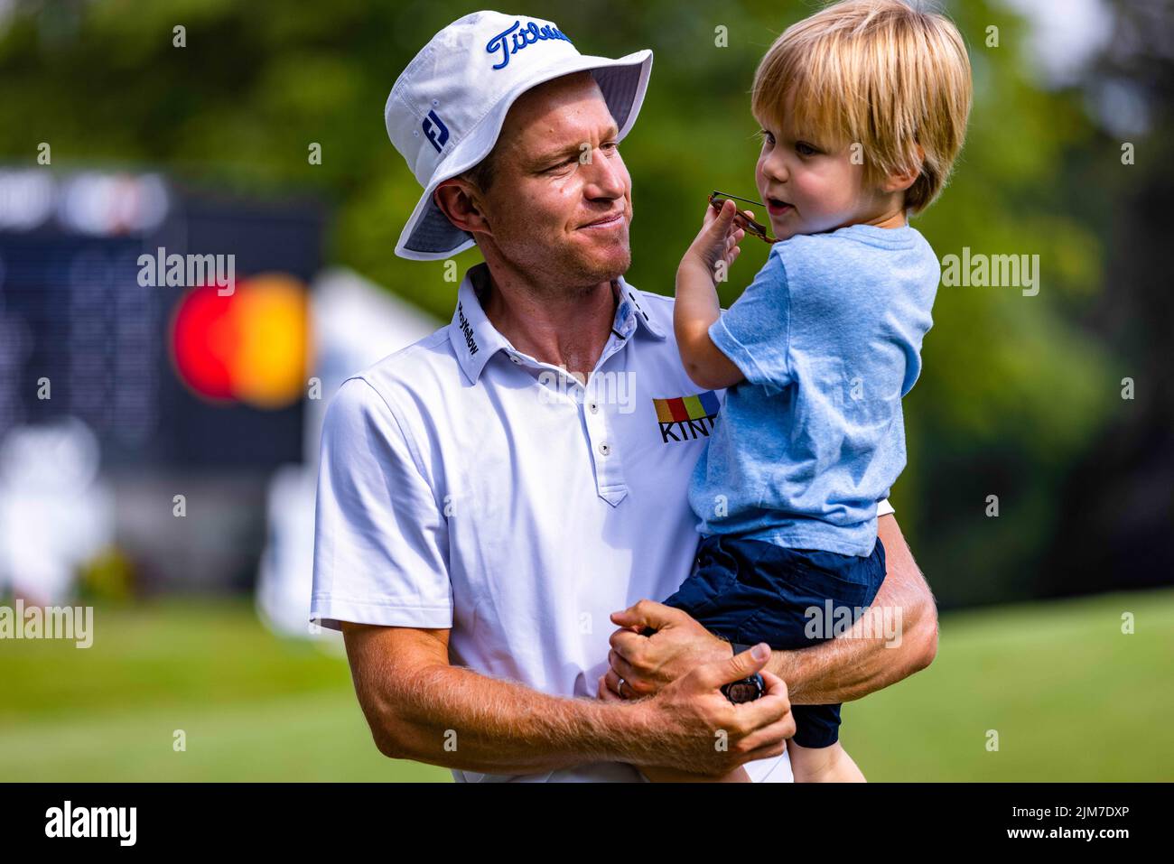 Greensboro, NC. August 4, 2022: Peter Malnati celebrates with his son ...