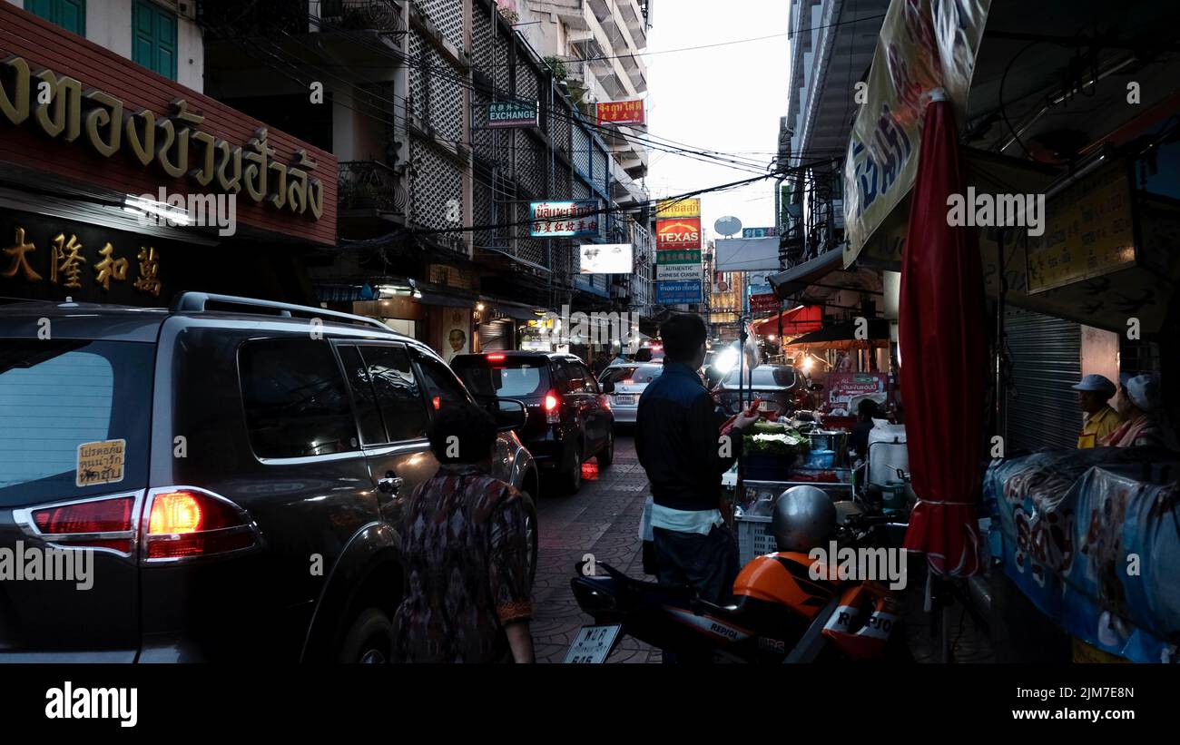 Bangkok alleyway hi-res stock photography and images - Alamy