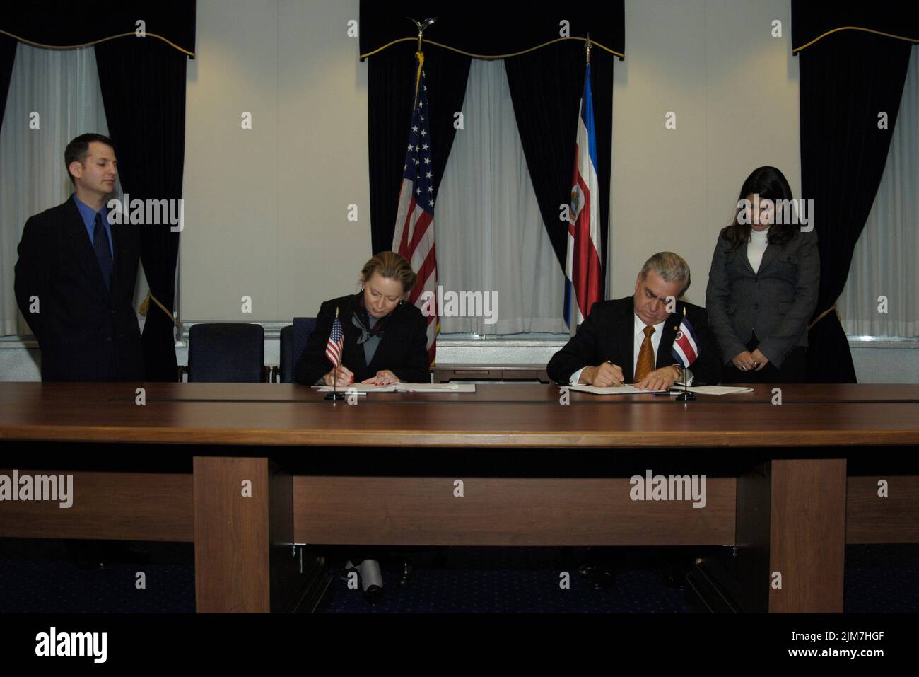 Memorandum of agreement signing hi-res stock photography and images - Alamy