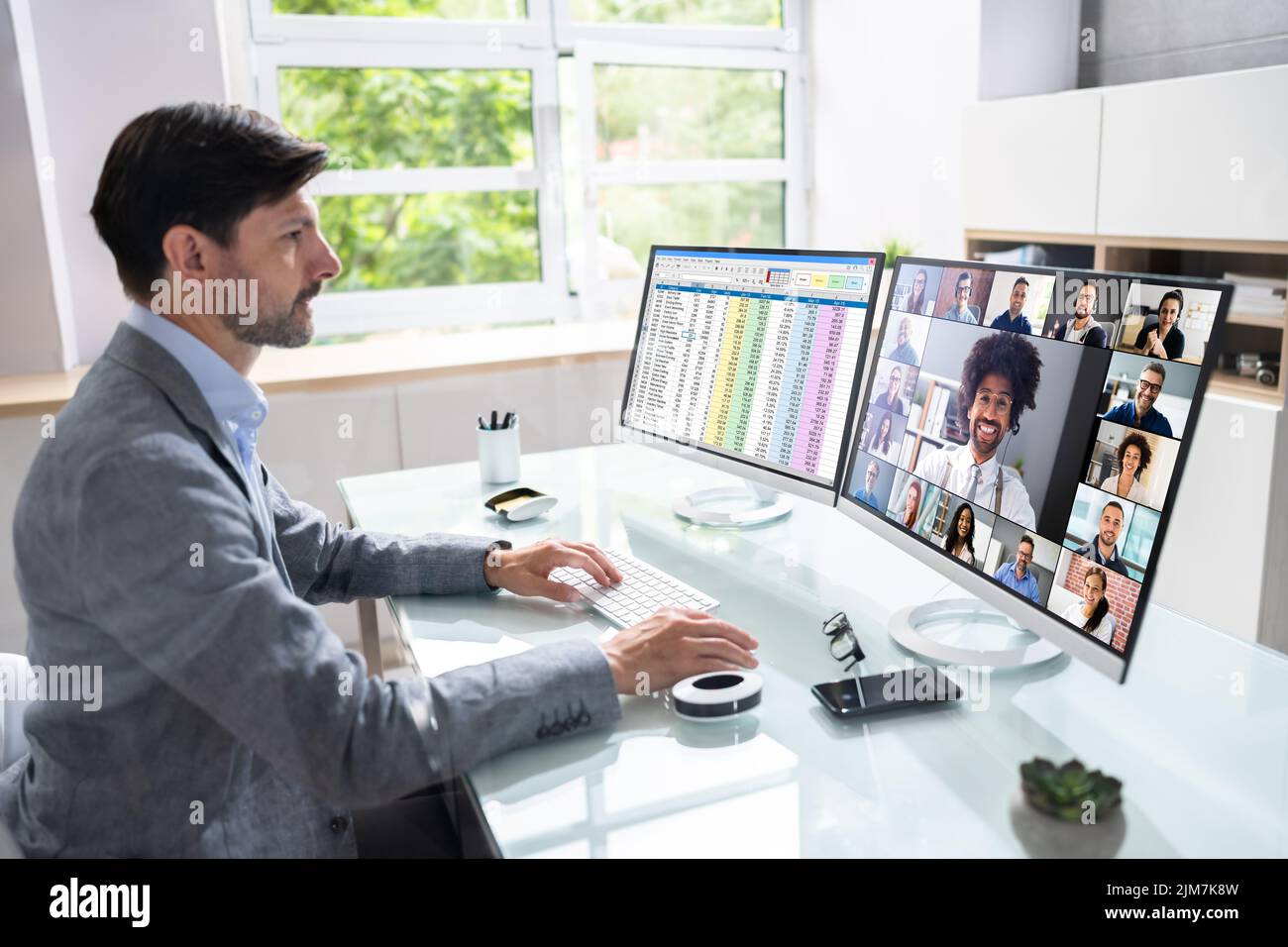 Video call screens hi-res stock photography and images - Alamy