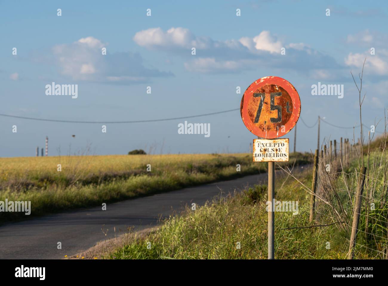 No vehicles in river sign hi-res stock photography and images - Alamy