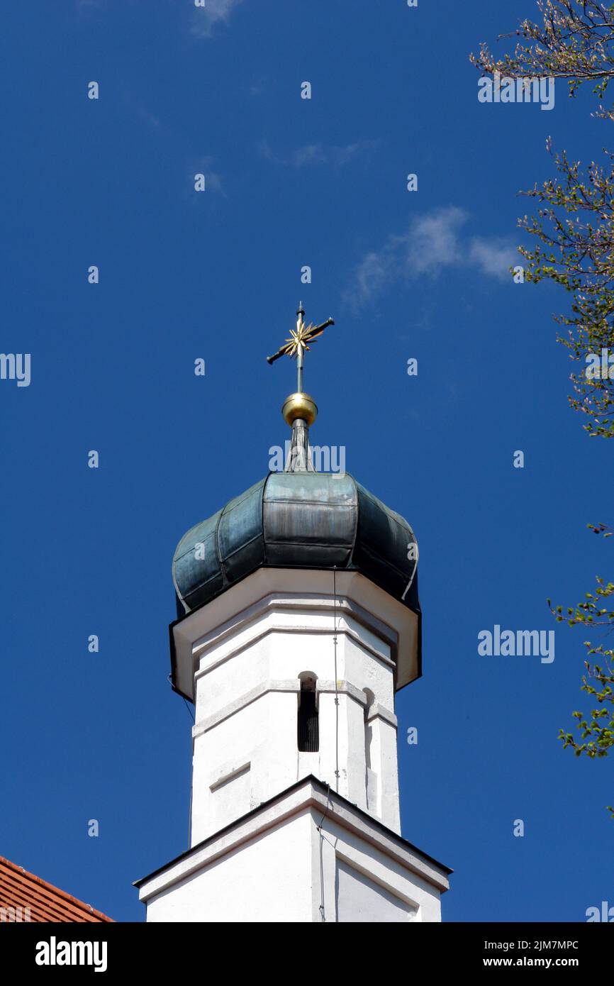 White steeple blue sky hi-res stock photography and images - Alamy