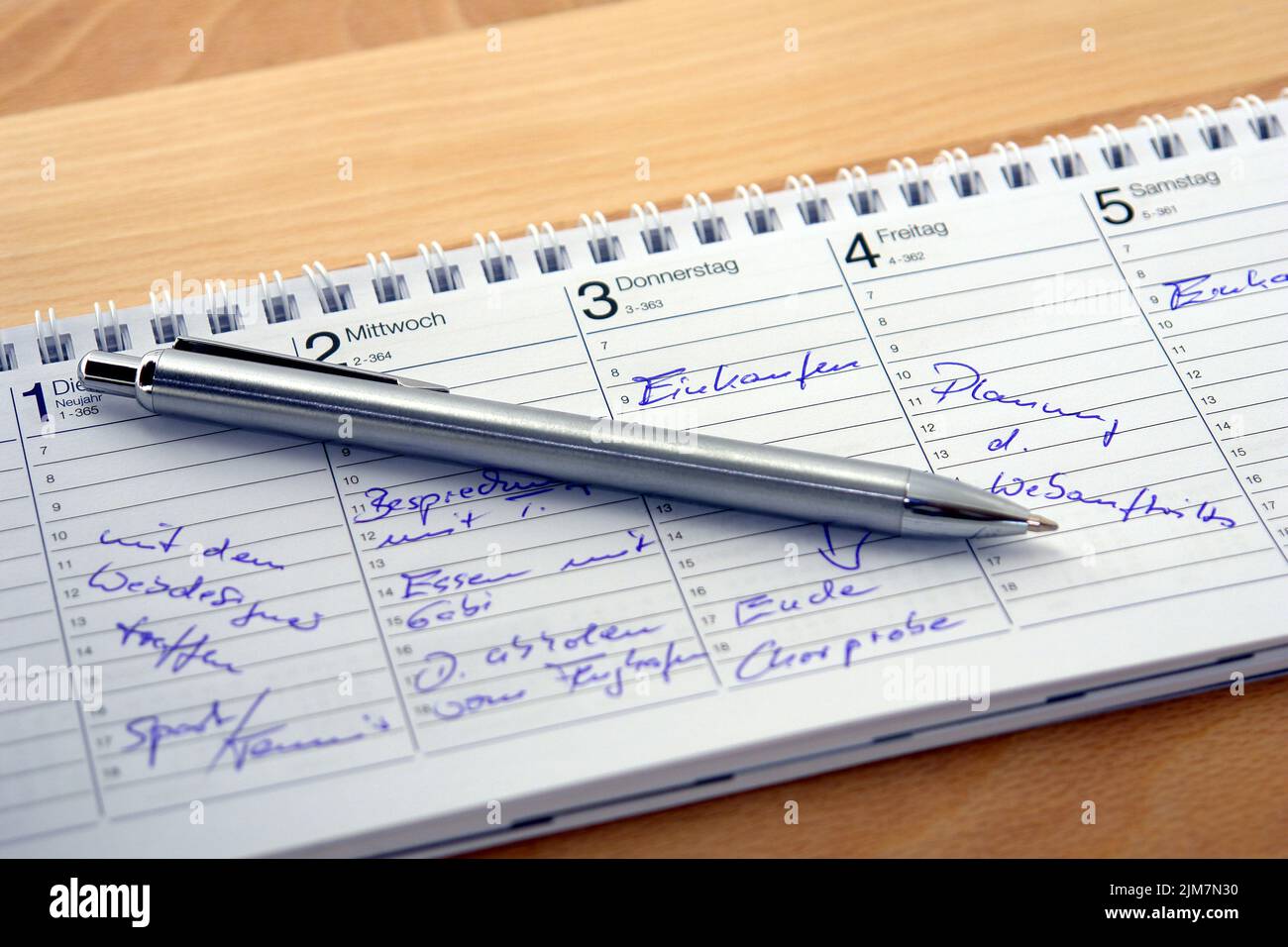 Calendar dates hi-res stock photography and images - Alamy