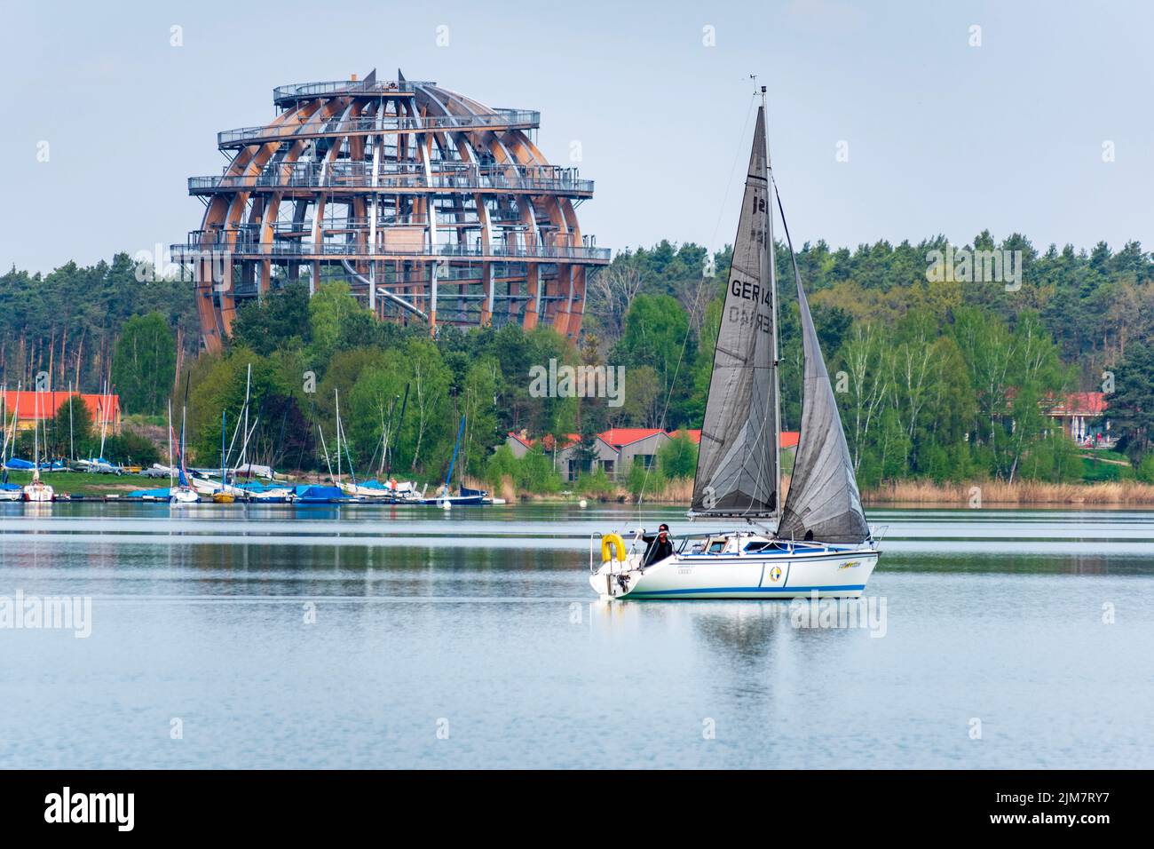 A sailing boat and the "experience wood ball" at the Steinberger lake ...