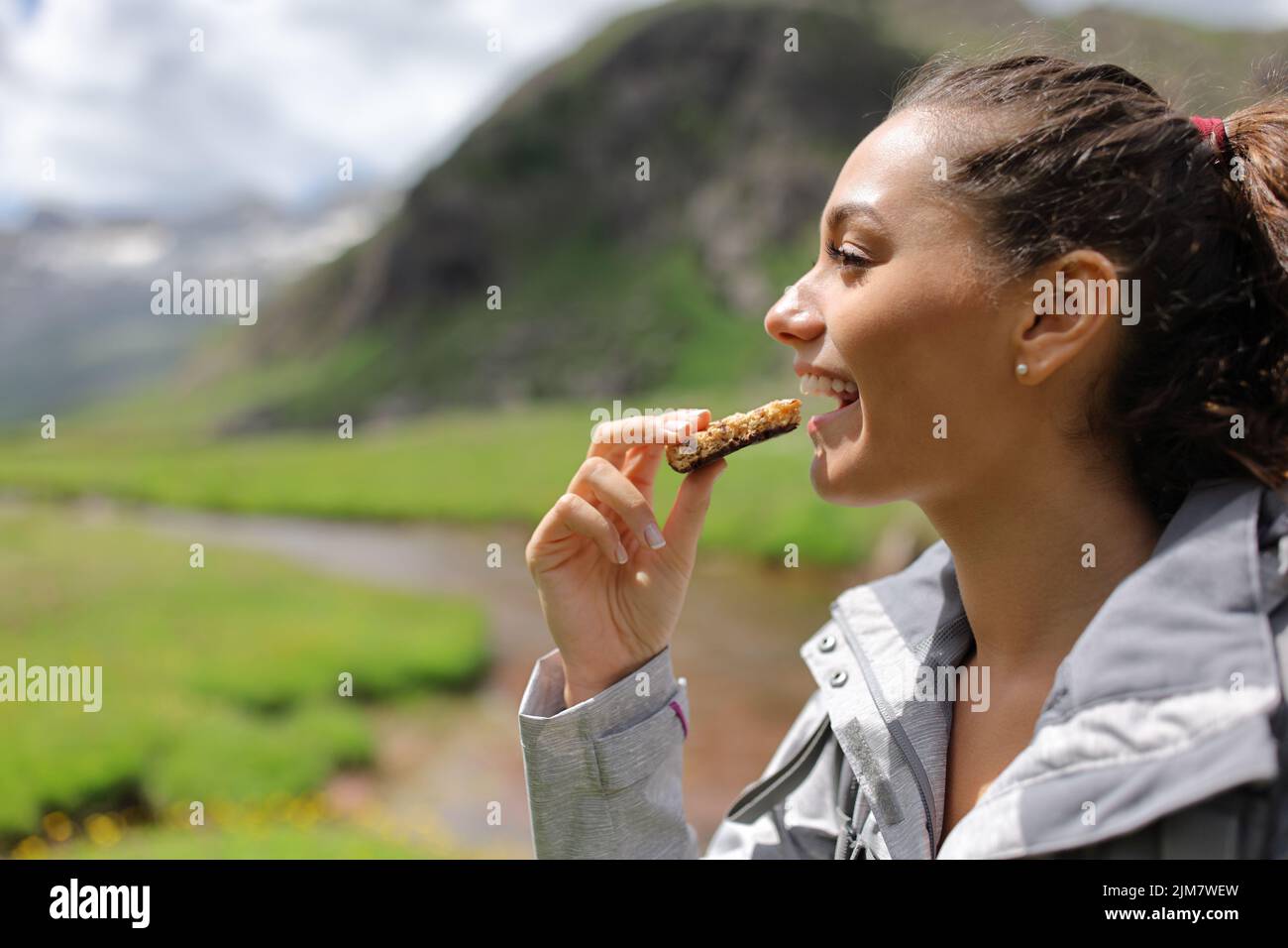 Woman hiker profile hi-res stock photography and images - Alamy