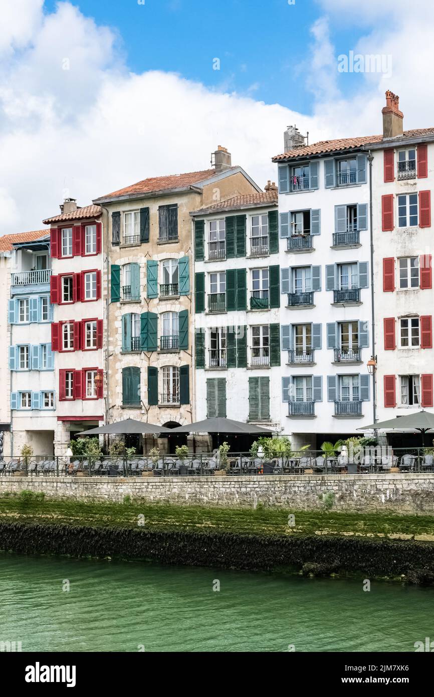 Bayonne in the pays Basque, colorful facades on the river Nive Stock ...