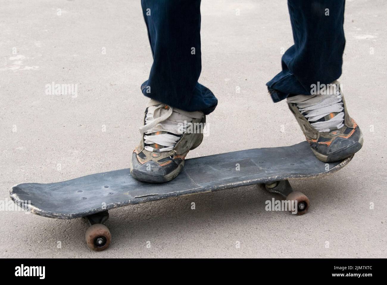 Foot on a skateboard Stock Photo - Alamy