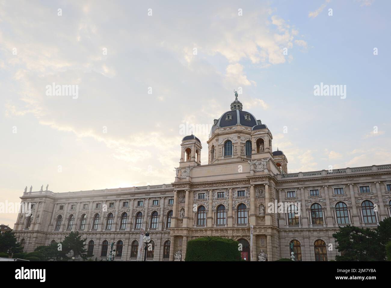 The Natural History Museum in Vienna one of the largest museums in ...