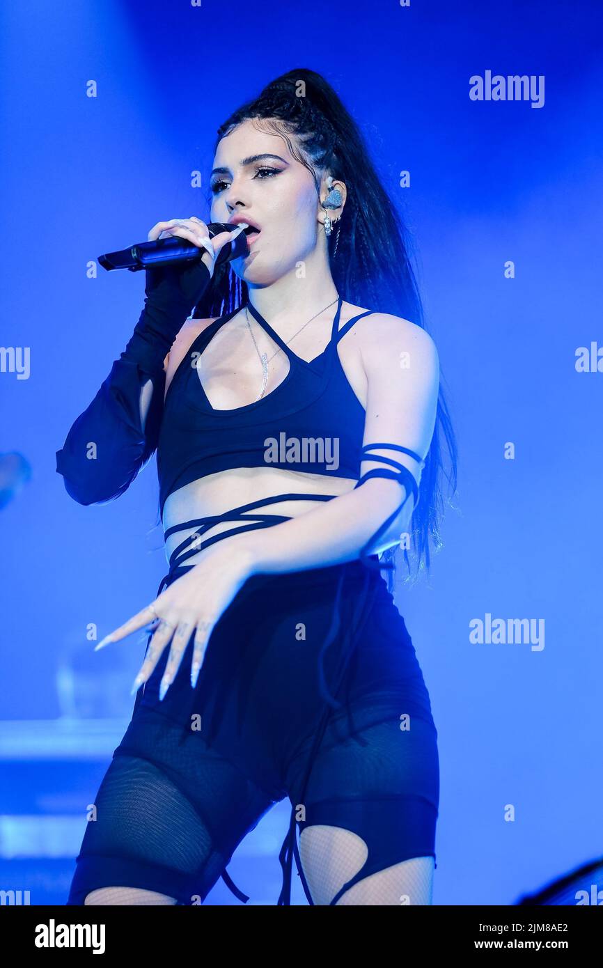 Mabel (Mabel Alabama-Pearl McVey) performing during Somerset House ...