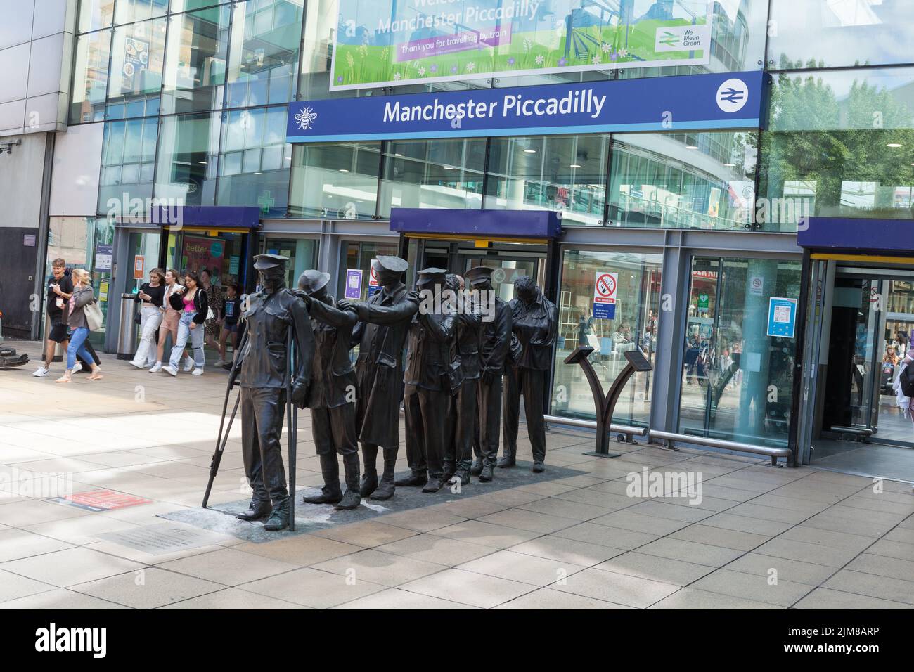 Manchester piccadilly rail station entrance hi-res stock photography ...