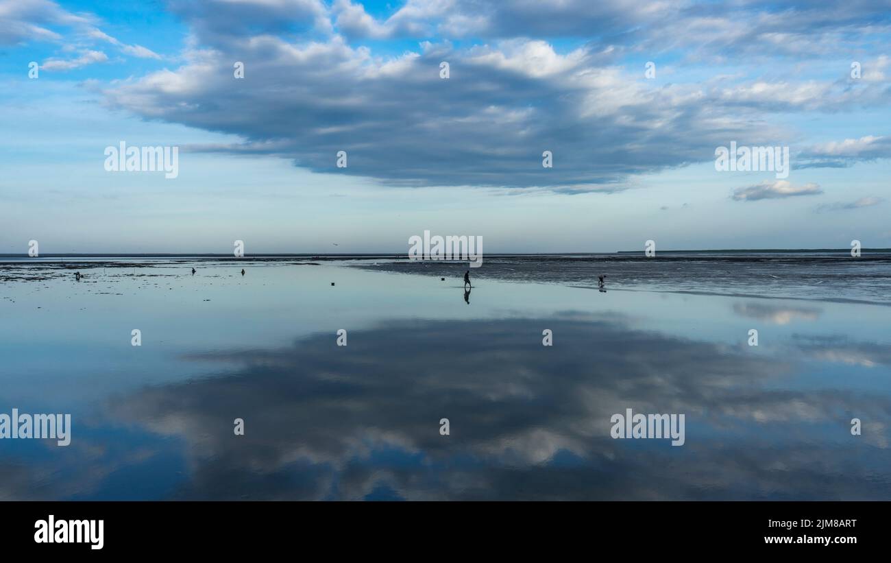 Sky background with reflections on sunny day. Nature wallpaper Stock ...