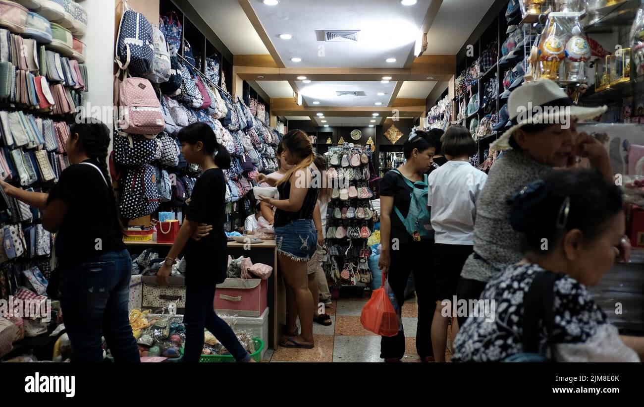 Sampeng market hi-res stock photography and images - Alamy