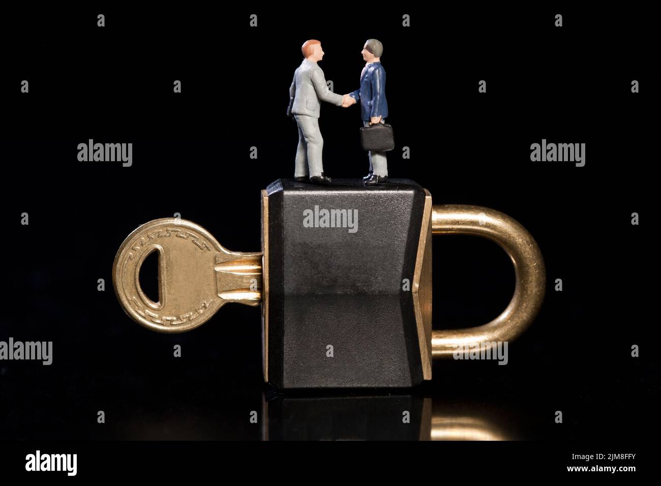 Locked contract hi-res stock photography and images - Alamy