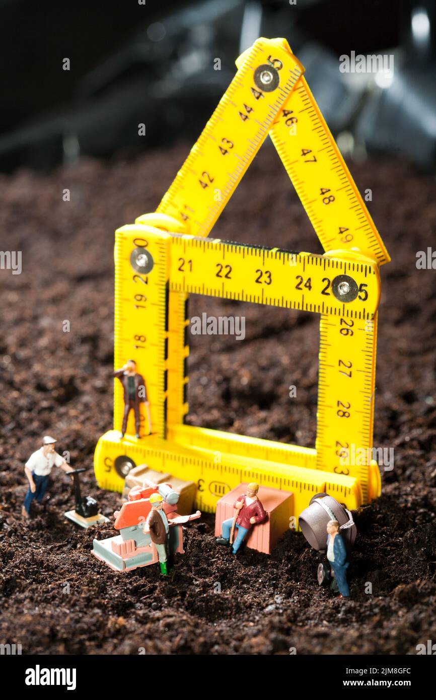 Small figures working hi-res stock photography and images - Alamy