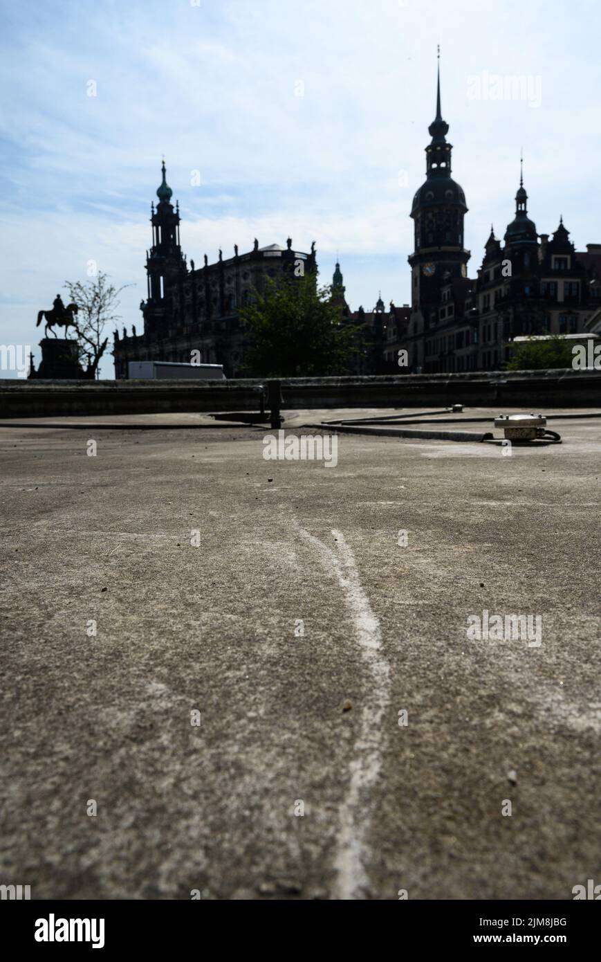 Dresden, Germany. 05th Aug, 2022. View into an empty fountain at ...