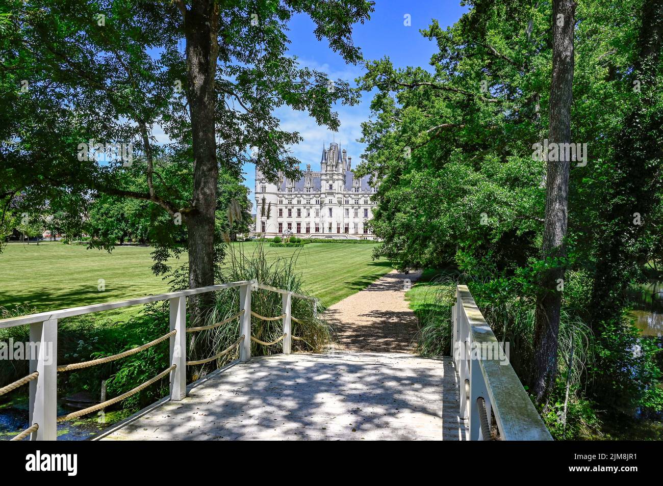 The castle Château de Challain-la-Potherie Stock Photo - Alamy