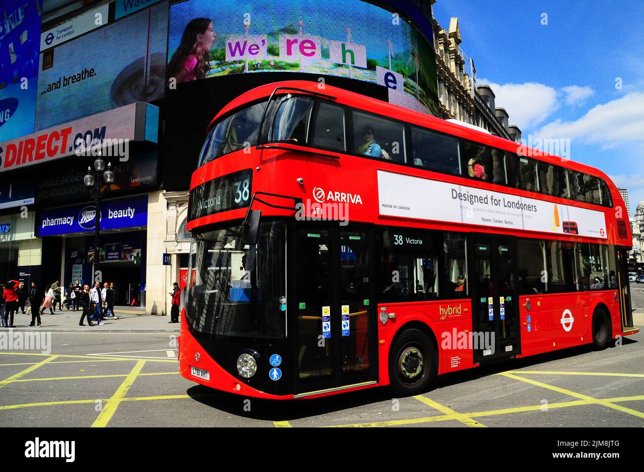 London routemaster hi-res stock photography and images - Alamy