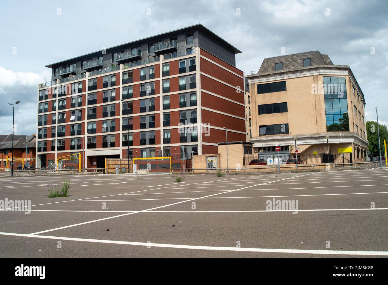 Empty office car parks hi-res stock photography and images - Alamy