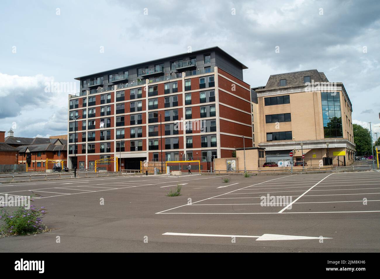 Empty office car parks hi-res stock photography and images - Alamy