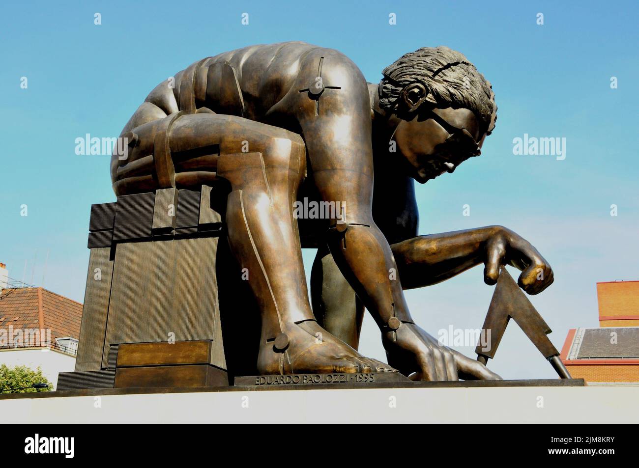 Sir isaac newton sculpture british library hi-res stock photography and images - Alamy