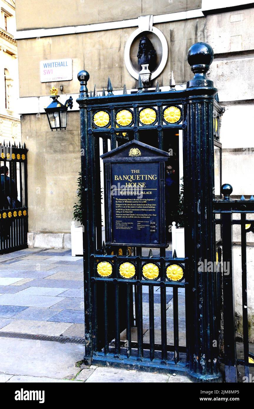 Palace banquet hall hi-res stock photography and images - Alamy